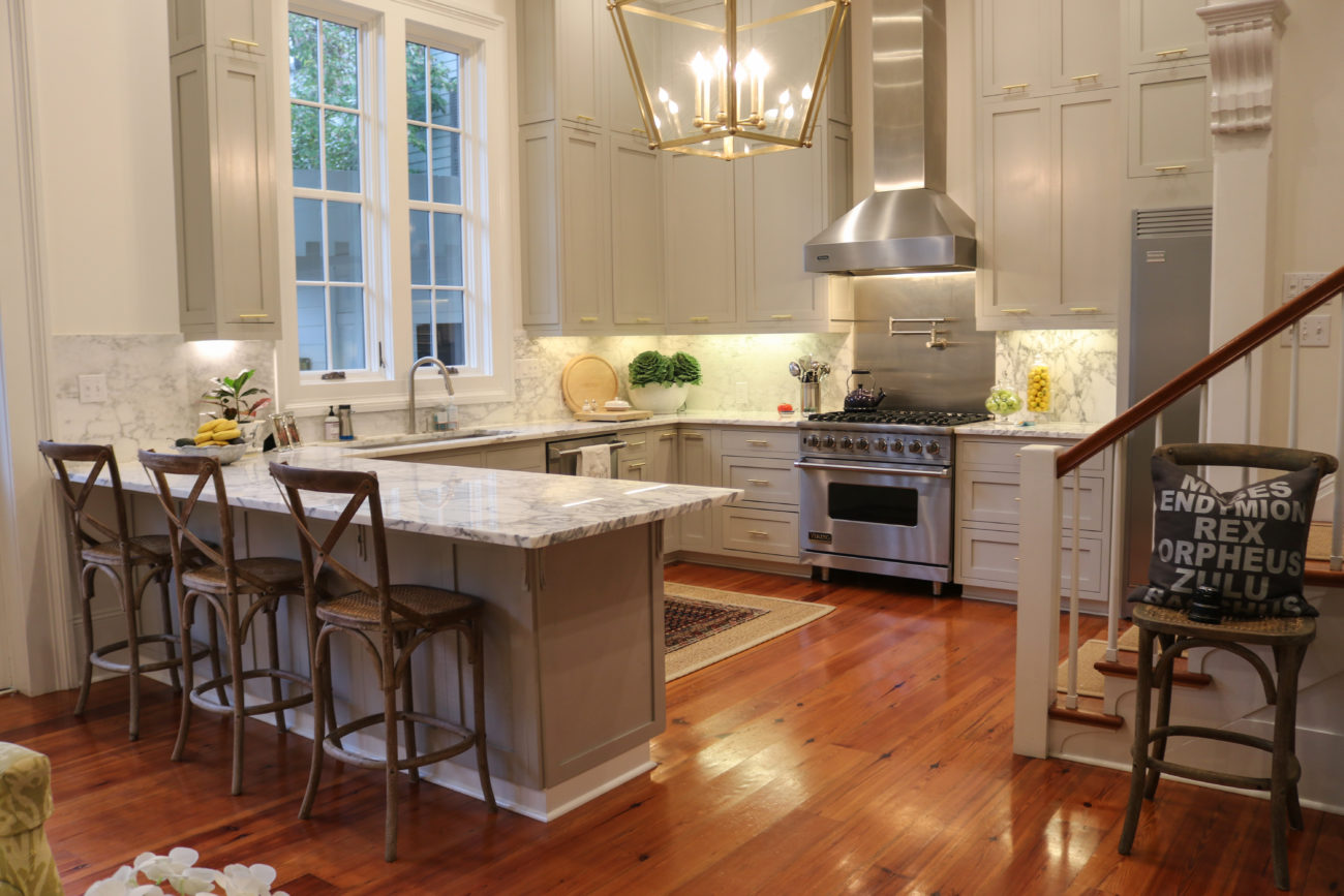 A Creole cottage renovation brings “updated traditional” interior ...